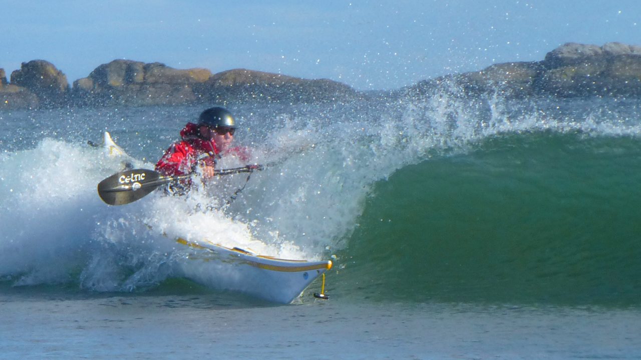 Sea Kayaking Surfing Builder Day - Kayak Waveology